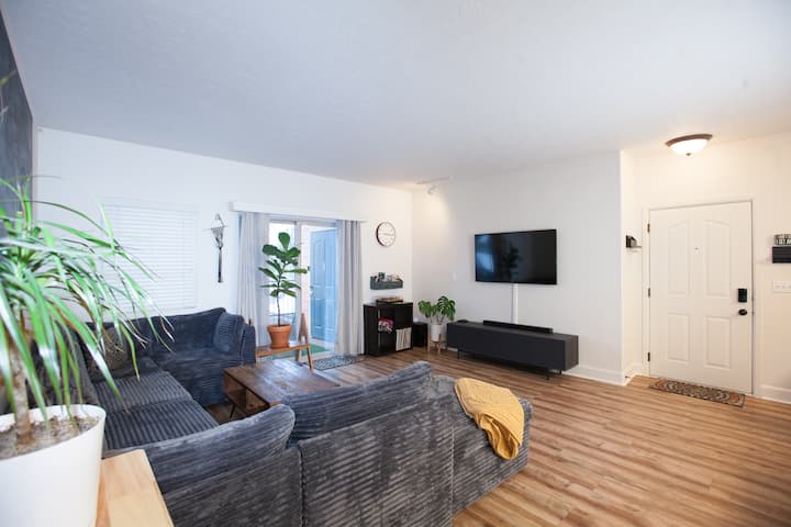 Central Cda Condo With Gym And Sauna - Coeur d'Alene, ID