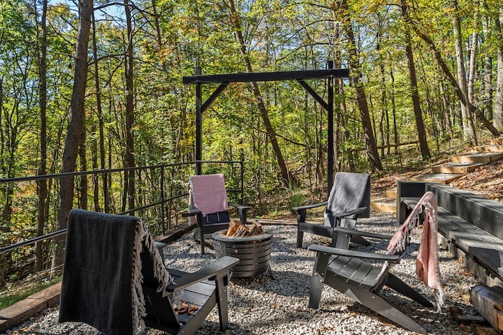Family Cabin For 6 · Hot Tub · Fire Pit · Dogs Ok - Laurelville, OH