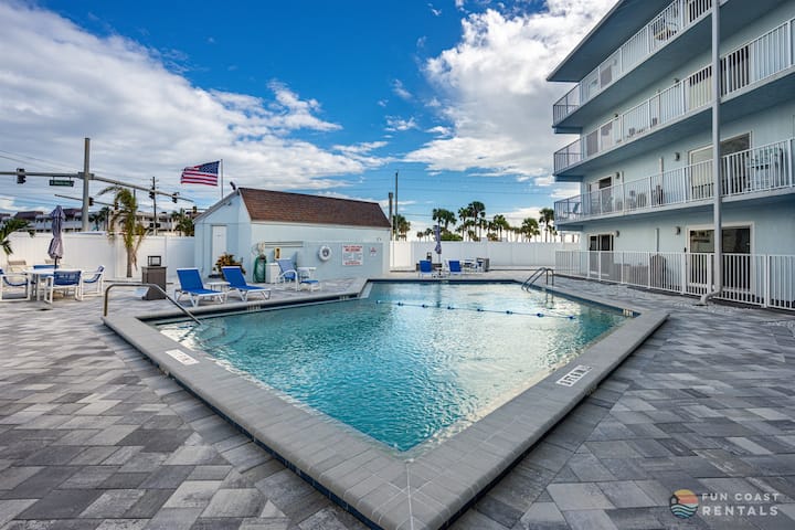 Ocean View Balcony! Next To The Beach With Pool! - New Smyrna Beach, FL