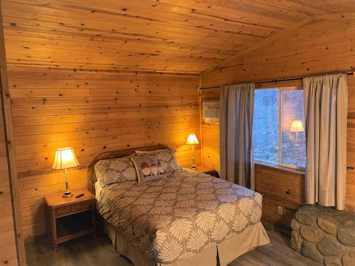 Cabin 2 At Lakeview Lodge - Big Bear Lake, CA