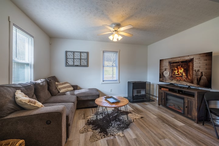 Country Cottage  (Hocking Hills Area) - Laurelville, OH