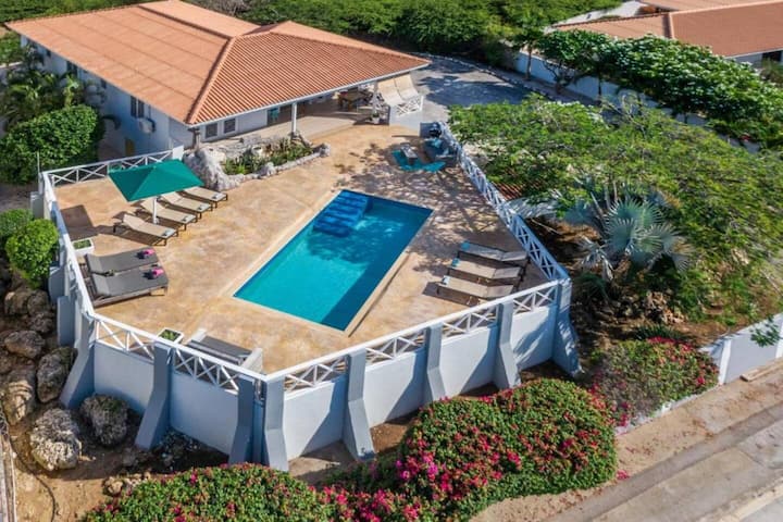 Beautiful & Spacious Villa With View In Jan Thiel - Curaçao