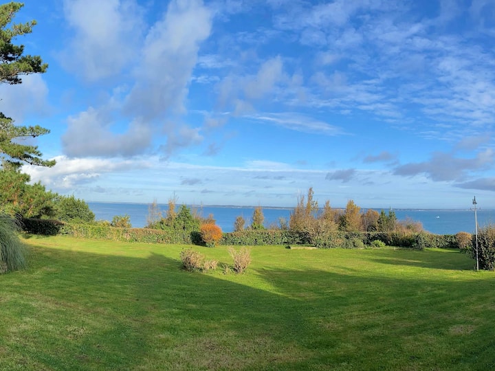 Maison En Bord De Mer Avec Jardin Arboré à Groix - Plage de Locmaria