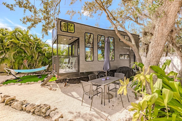 Charming Bradenton Tiny House - Perfect Cozy Getaw - Bradenton, FL