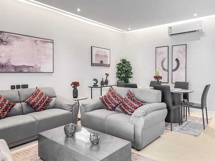 Gr - High-end 3 Bedroom Apartment | Prime Location - Riad