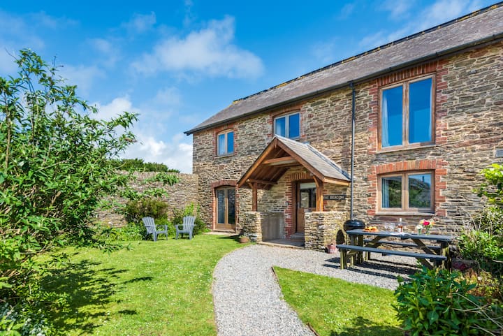 The Beacon | Sea Views, Dog Friendly, Spacious - Bantham Beach