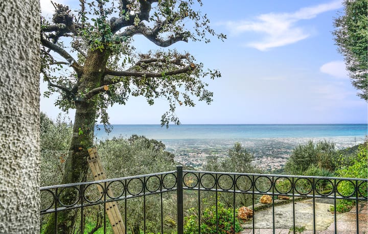 Gorgeous Apartment In Capezzano Monte - Forte dei Marmi