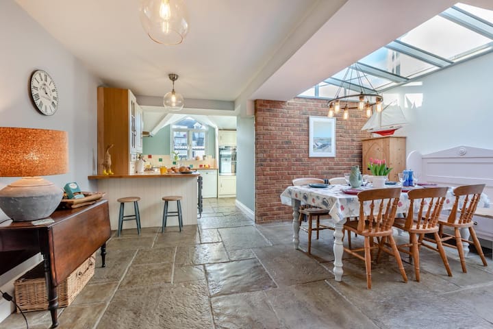 4 Bed In Bude (Oc-s30486) - Bude