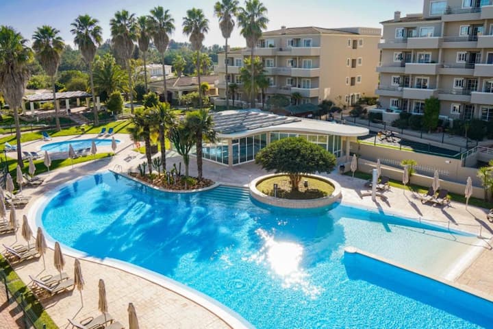 Vp Flat With Balcony And Pool View - Portimão