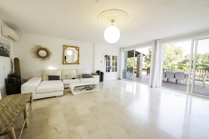 Can Amanaya: Dream Villa In Cala Jondal, Ibiza - Ibiza