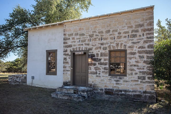 Charming Texas Hill Country Retreat Near Frederick - Fredericksburg, TX