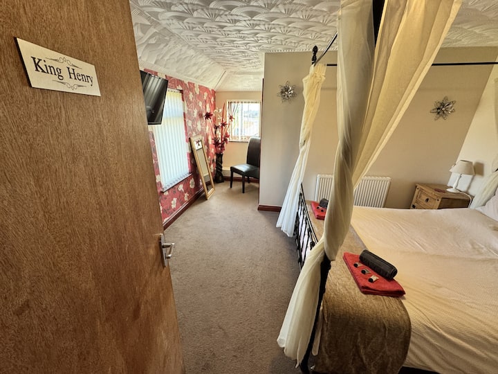 King Henry Standard 4 Poster Bed - Chapel St Leonards