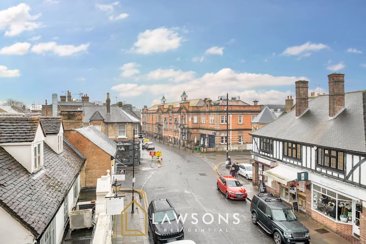 Charming 1br Apartment | Parking Included - Windsor