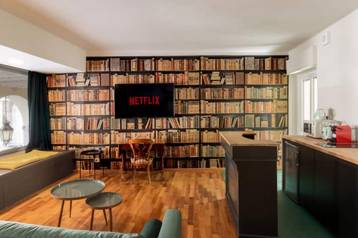 Turin Bed & Books By Wonderful Italy - Turin