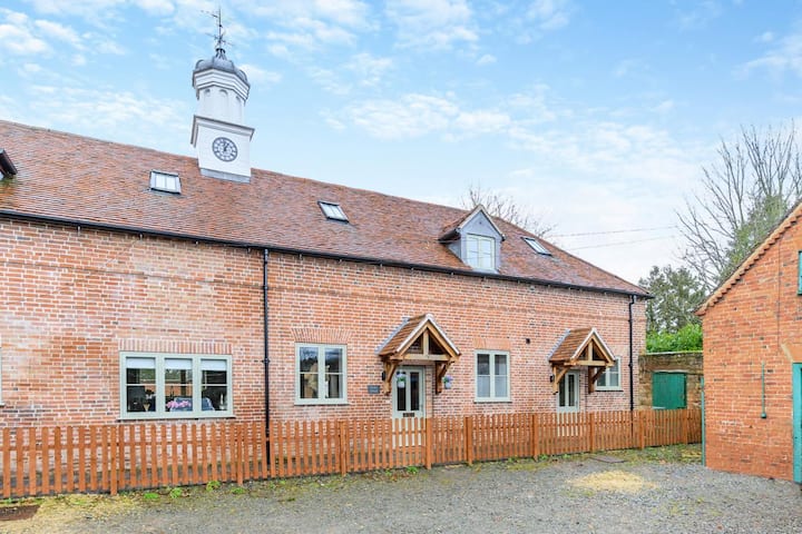 4 Bed In Wellesbourne (Oc-t30595) - 스트랫퍼드어폰에이번