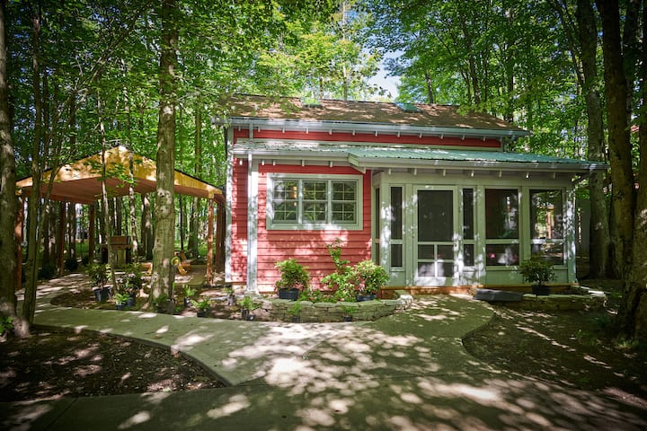 Dollybrook 4 - Pet Friendly - Community Pool - Fennville, MI