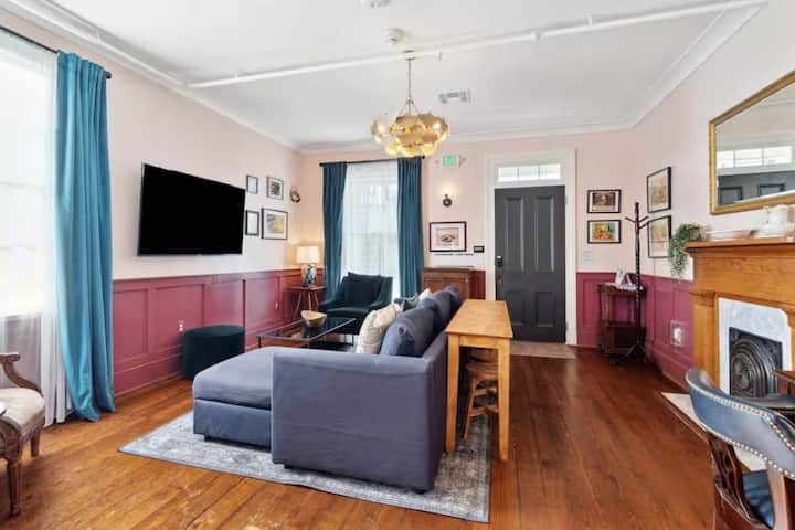 Large Designer Suite Steps To Downtown & Streetcar - New Orleans, LA