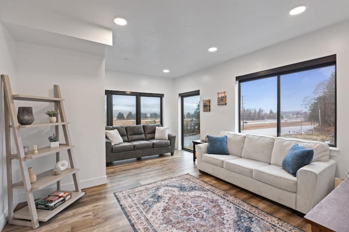 Gorgeous Views, Cozy Luxury 209 - Juneau, AK