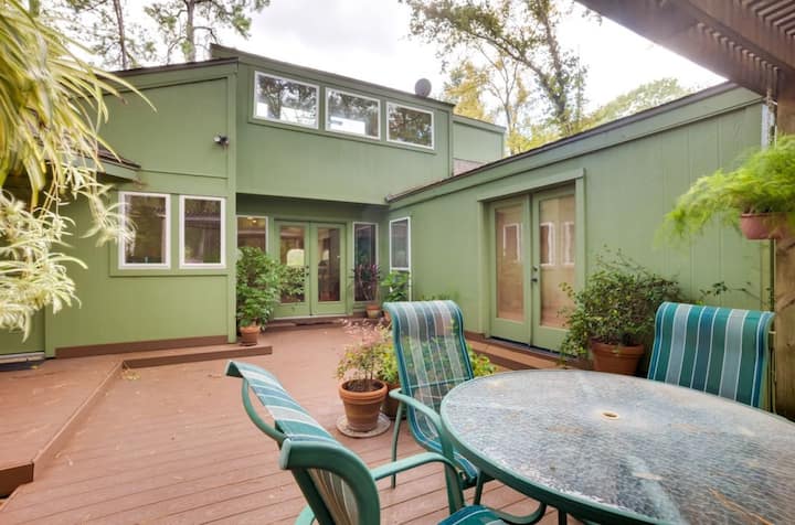 Woodlands Escape: 3br Texas Retreat W/ Forest View - The Woodlands, TX