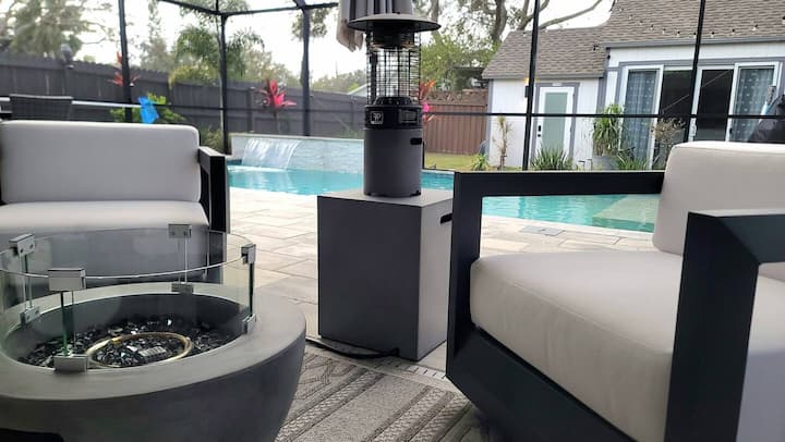 Tiny Home Oasis - Poolside Relaxation With A Loft! - Tampa, FL