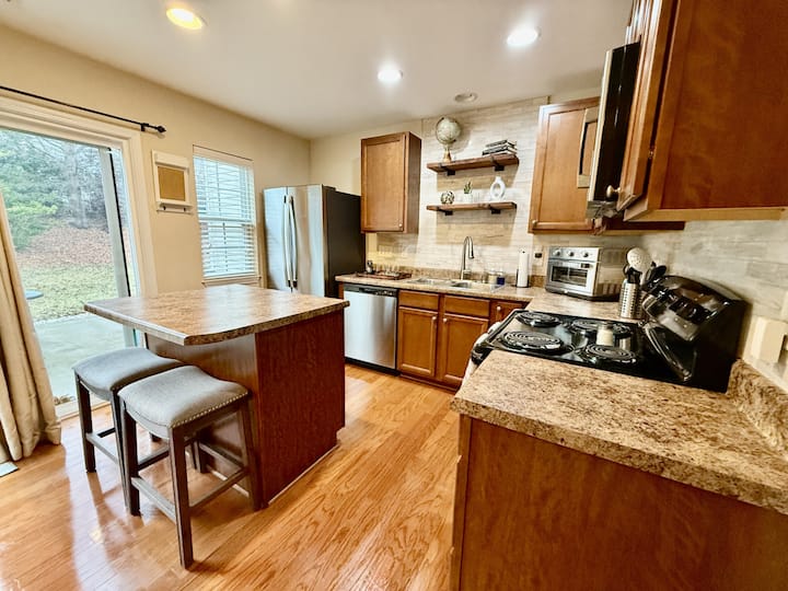 Cute 3 Bdrm Home Near Airport & I-40! - Greensboro, NC