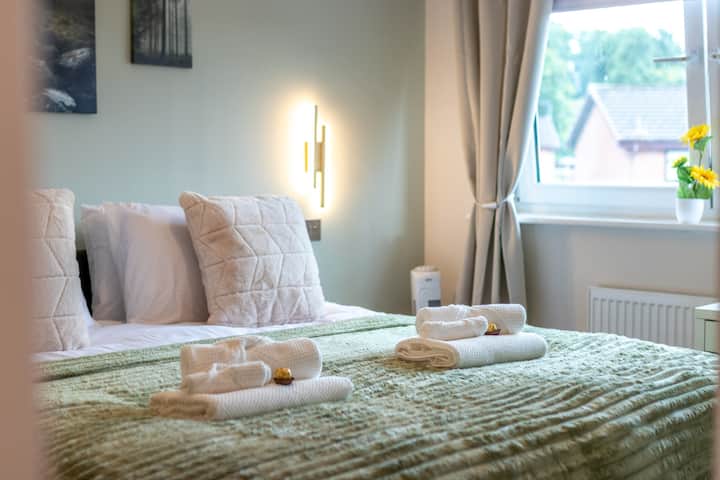 Modern 3-bed Near Glasgow Airport + Parking - Paisley