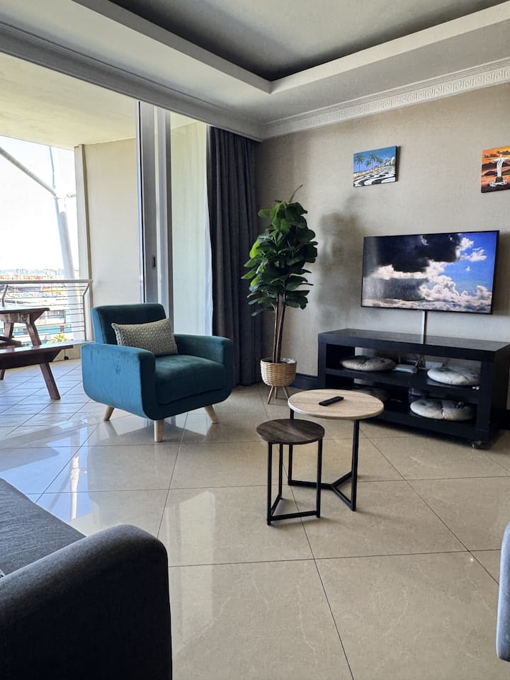 Luxury 2-bedroom Penthouse + Private Rooftop Pool - ダーバン