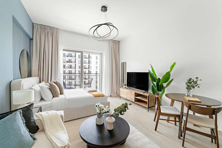 Silkhaus Canalside Cozy Studio | Water's Edge - Abu Dhabi