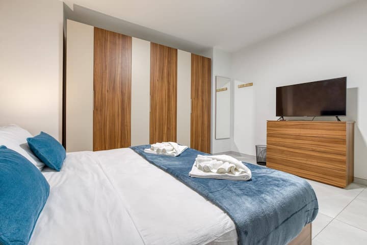 Grand 3bed Burseley Terrace Fl8 Swieqi By Homely - Malta