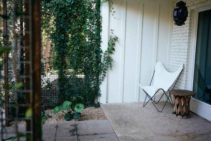 Texas Historical Landmark Retreat | Restaurant - Salado, TX