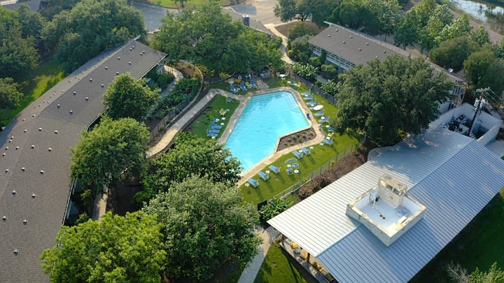World-class Stay In Central Texas | Restaurant - Salado, TX