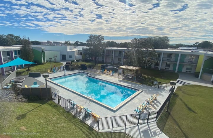 Lovely Stay In Pensacola | Pool. Free Parking - Pensacola, FL