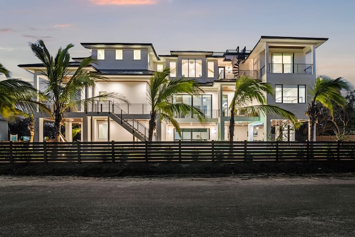 Experience The Ultimate In Coastal Luxury - Siesta Key, FL