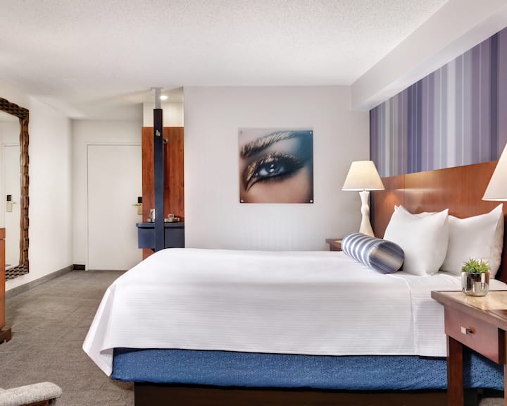 Top-selling Shows & World-famous Exhibits - Las Vegas, NV