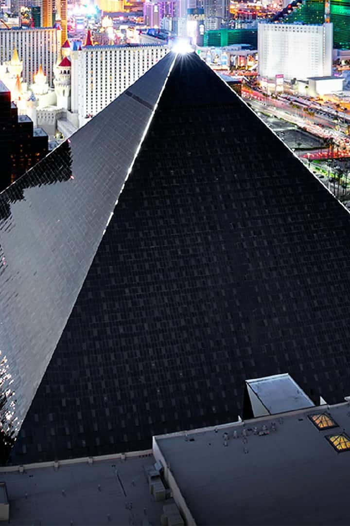 Multiple Nightclubs & Every Cuisine Imaginable - Las Vegas