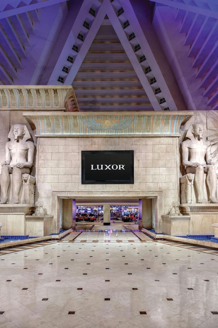 One Of The Largest Pool Decks In Vegas - Las Vegas, NV