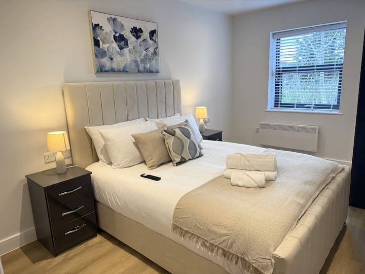 2 Bed+sofa In Sale Near Airport & Trafford Centre - Altrincham