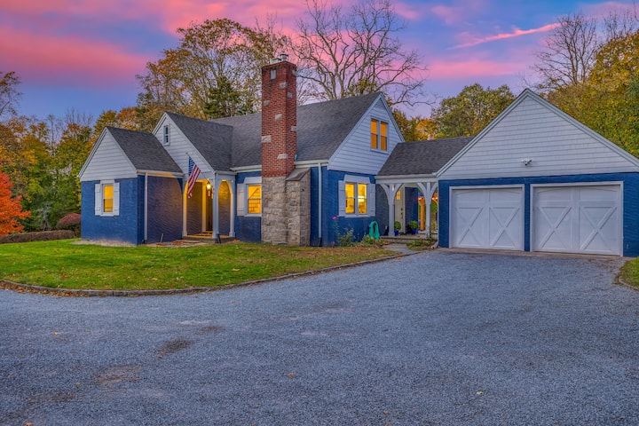 Blue Cottage East Setauket - Port Jefferson, NY