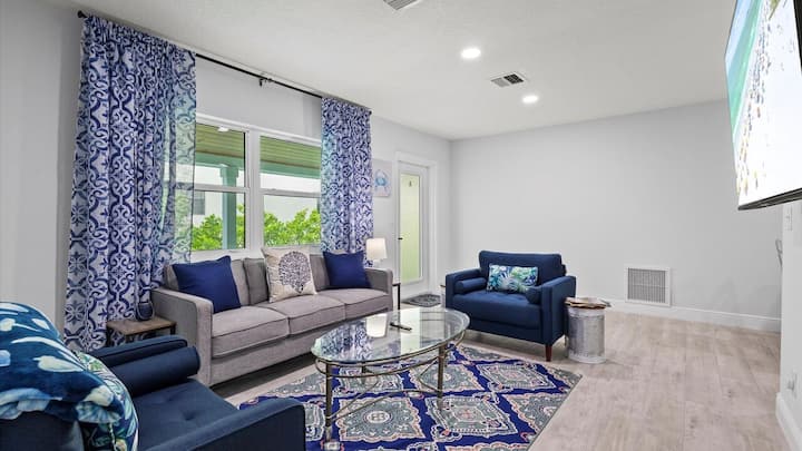 Beautifully Renovated Villa Near The Ocean - Fort Pierce, FL