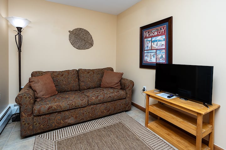 A Suite Place .5 Mi From Beach 3 - New Buffalo, MI