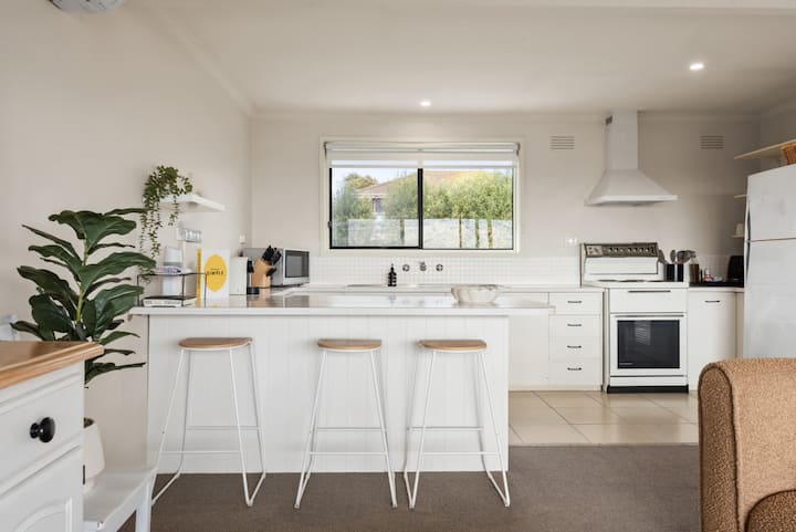 Holidays @ Springs, 3 Bedroom, Sleeping 6, Views - Avalon Airport