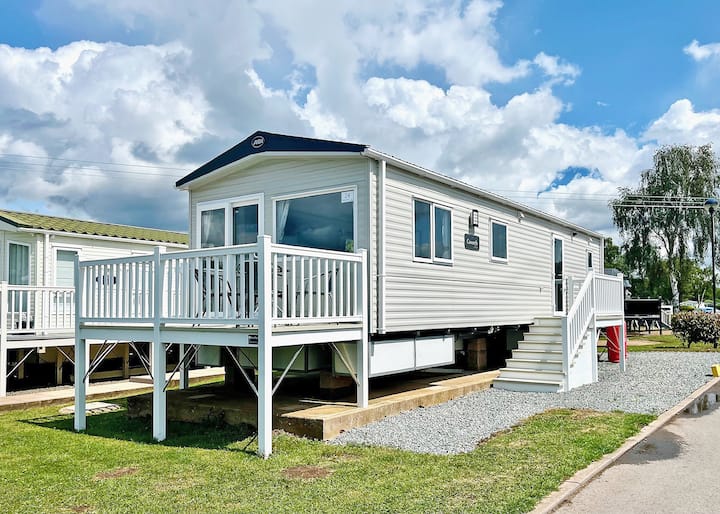 Gold Deluxe 2 Bed Sleeps 6 Pet Friendly - Evesham