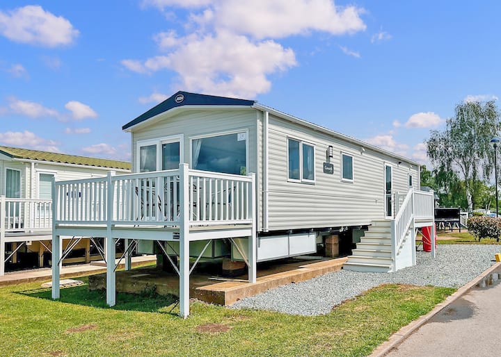 Gold Deluxe 2 Bed Sleeps 6 Pet Friendly - Evesham