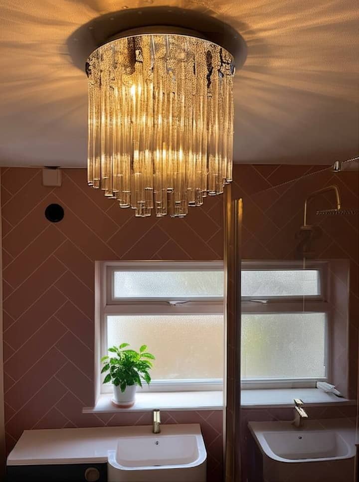 Lovely Refurbished 2 Bed Home With Garden - Cardiff