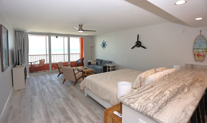 Casa Playa #302 Beach Front "Castaway Vista" - Fort Myers Beach, FL