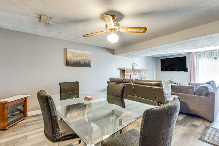 12 Mi To Dtwn St Louis: Family Home W/ Fireplaces! - Belleville, IL
