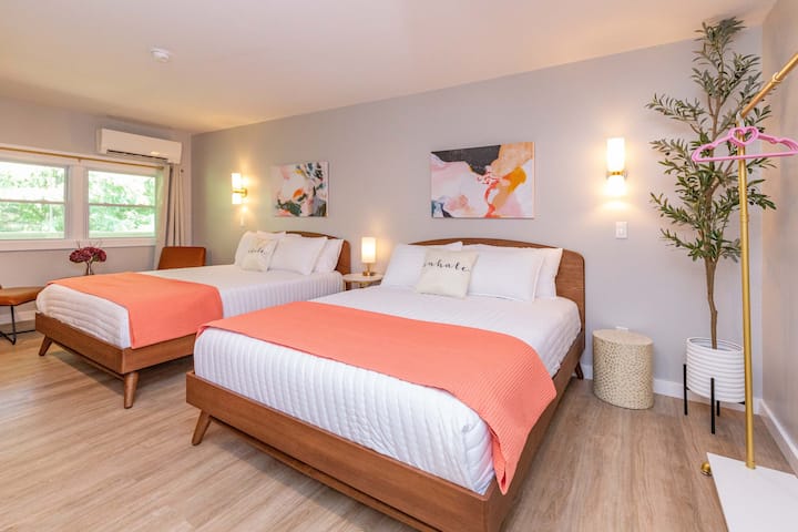 Aster Deluxe Double Queen Studio At The Dogwood - Maggie Valley, NC