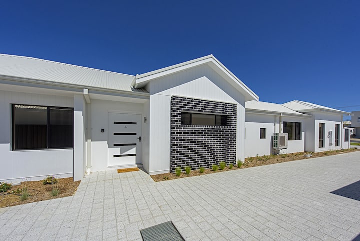 5 O’clock Somewhere - Beachside Retreat - Busselton