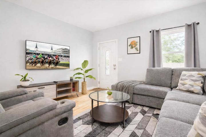 Group-friendly Home Near Churchill Downs For Derby - Louisville, KY