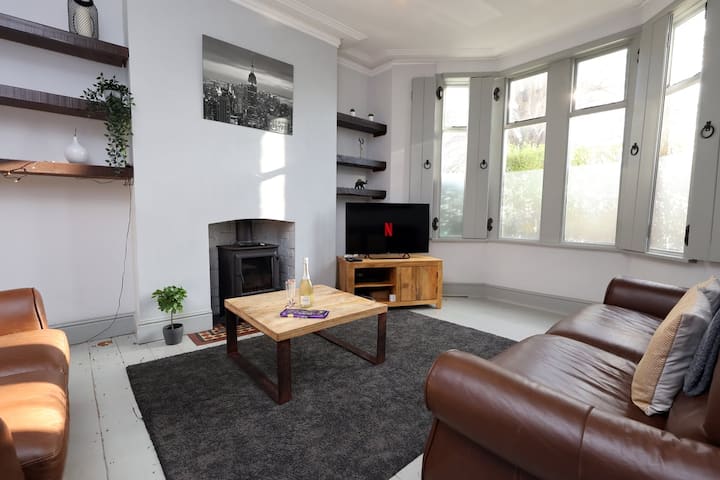 Central Cardiff Victorian Town House *Free Parking - Cardiff